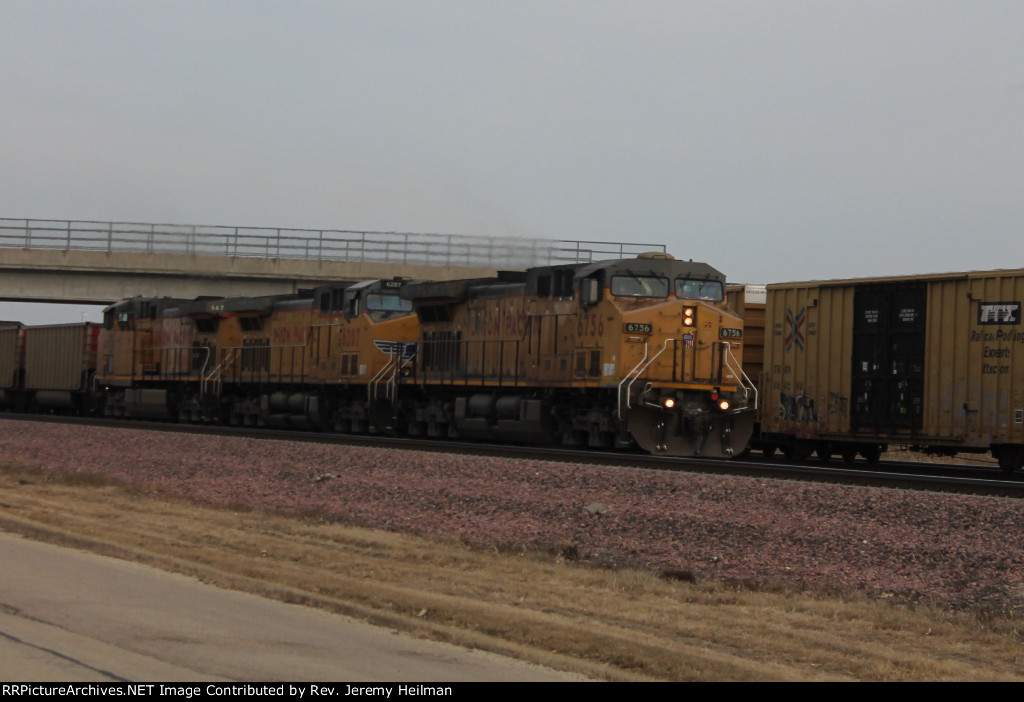 UP 6756 & others (3)